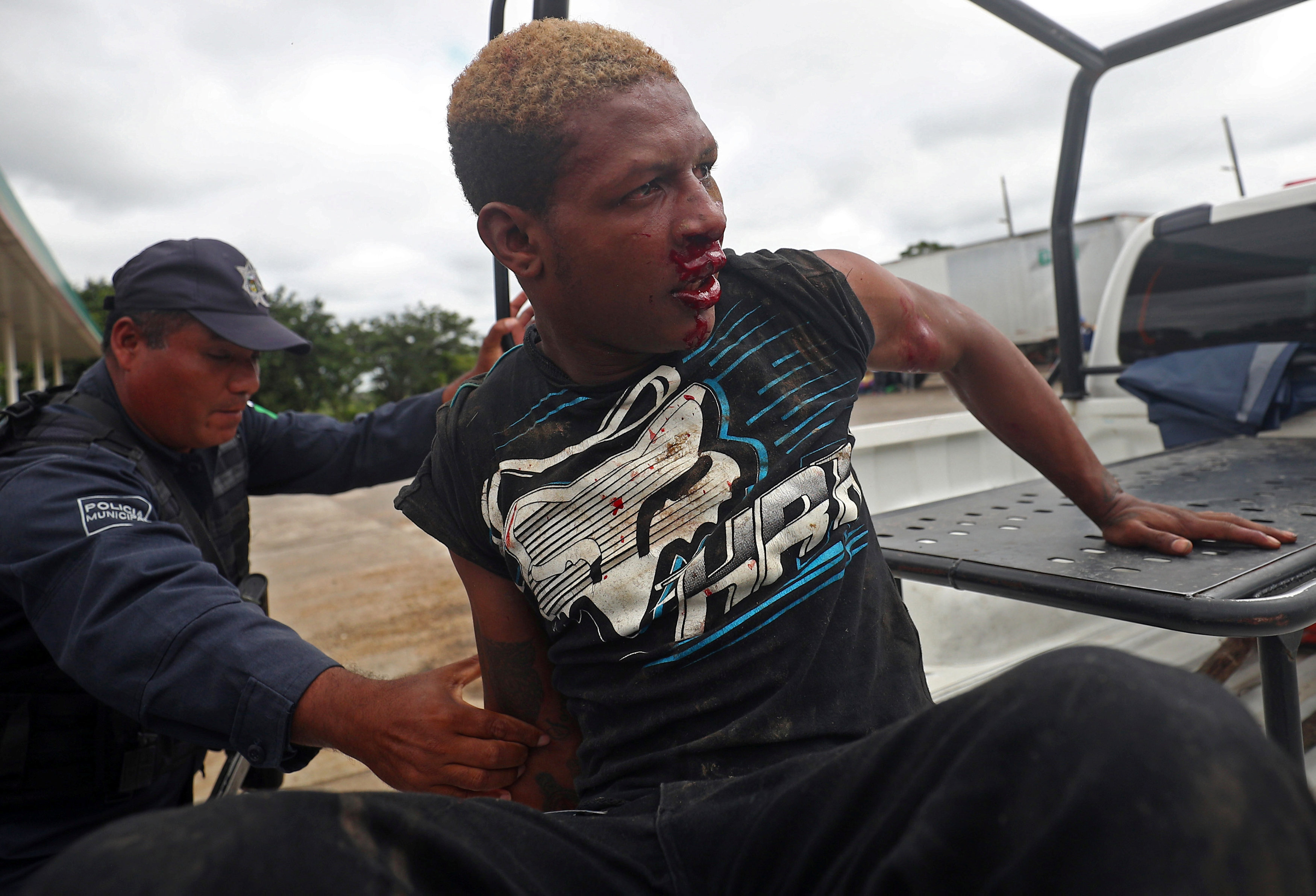 In Photos: Thousands of Central American migrants march for the U.S ...