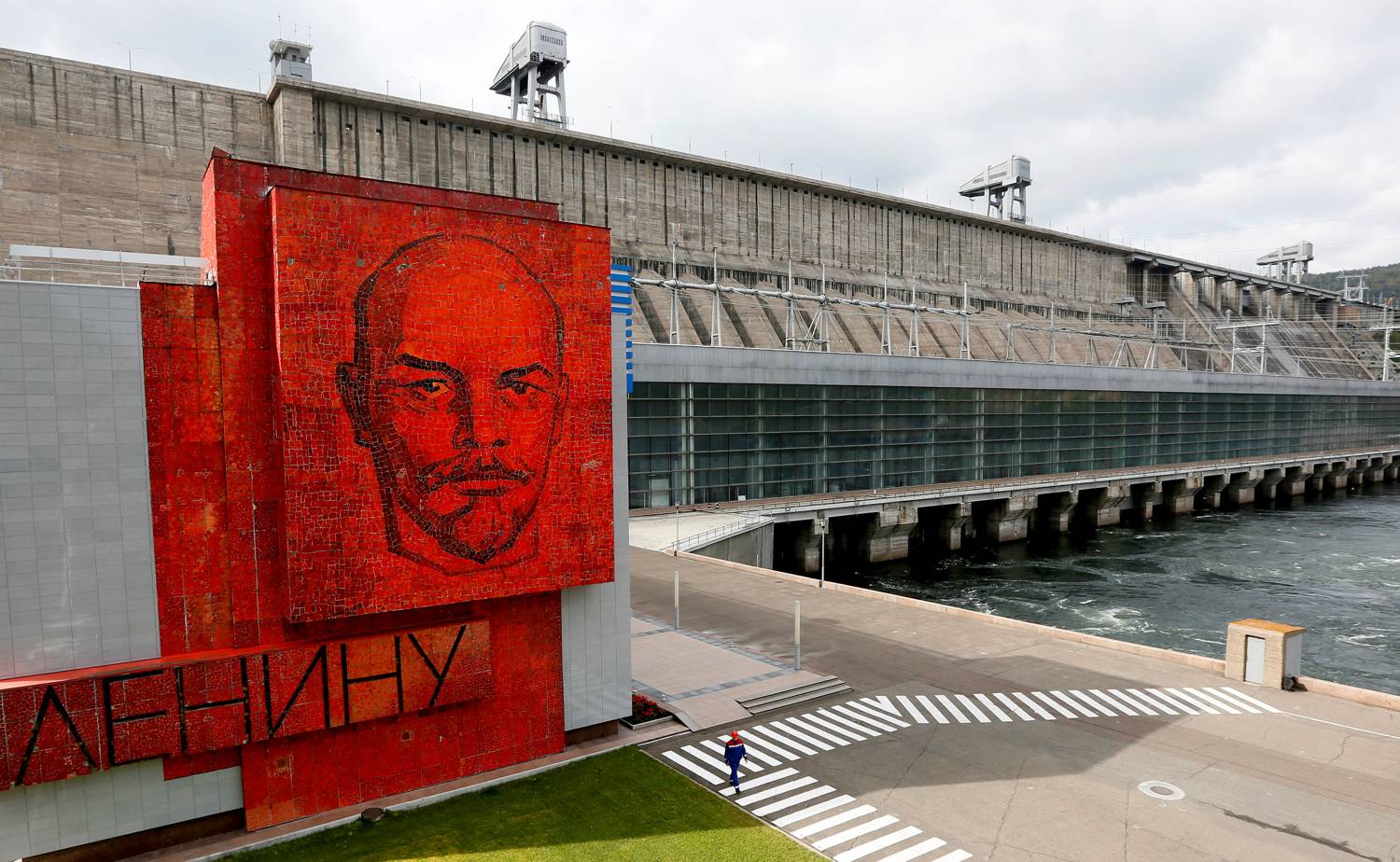 In photos: Monuments of Lenin a century after Russian Revolution - The ...